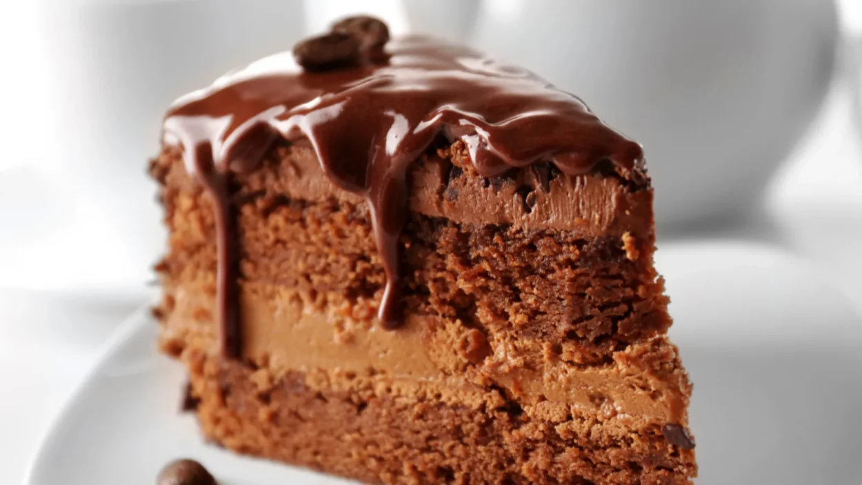 This ‘Chef’s Kiss’ chocolate cake is pure dessert perfection – Yum Fryer